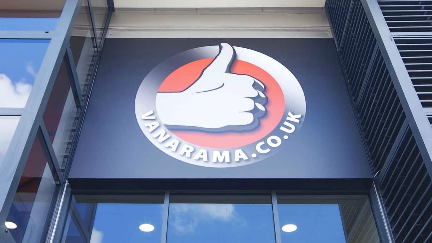 Reade Signs and Vanarama Make A Great Team! | Aldershot Town FC